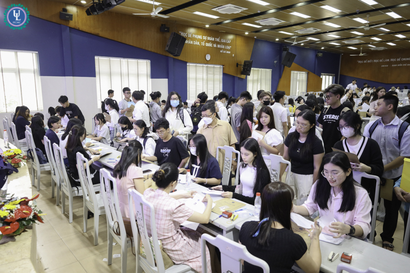 Trường Đại học Luật TP. HCM tổ chức nhập học cho tân sinh viên Khóa 50